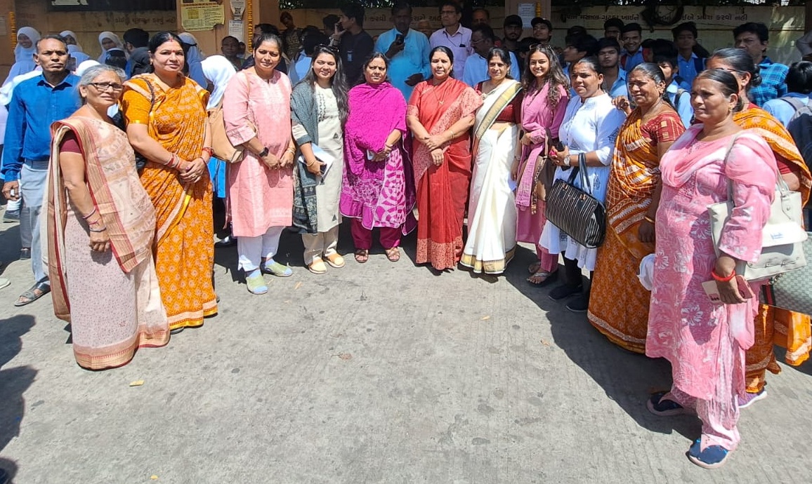 India’s First ‘Cool Bus Stop’ Launched by AMC, AMTS, and Mahila Housing ...